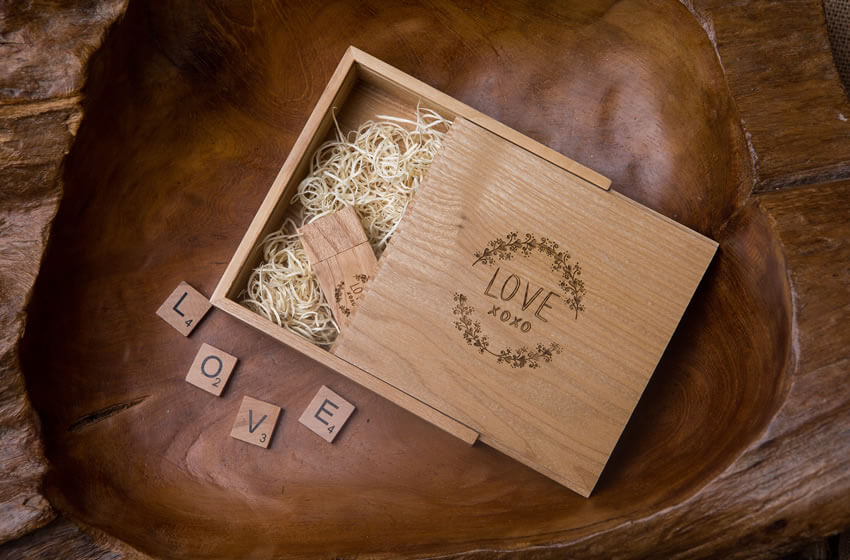 Premium Wood USB flash drive presentation for Photographers | 3XM